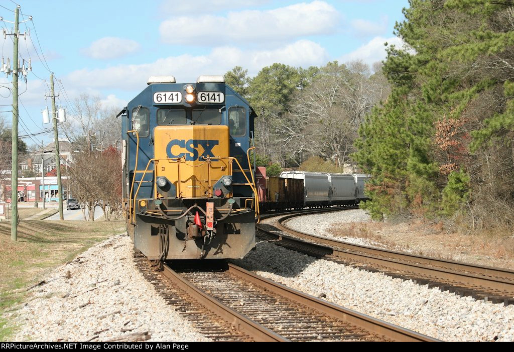 CSX 6141 waits for green